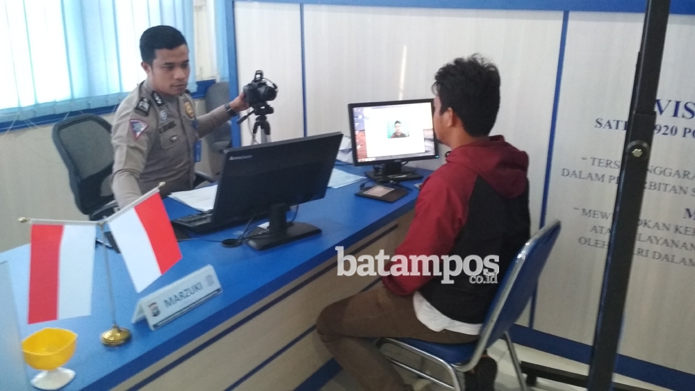Warga Batam, Perpanjang SIM Hanya 5 Menit – batampos.co.id