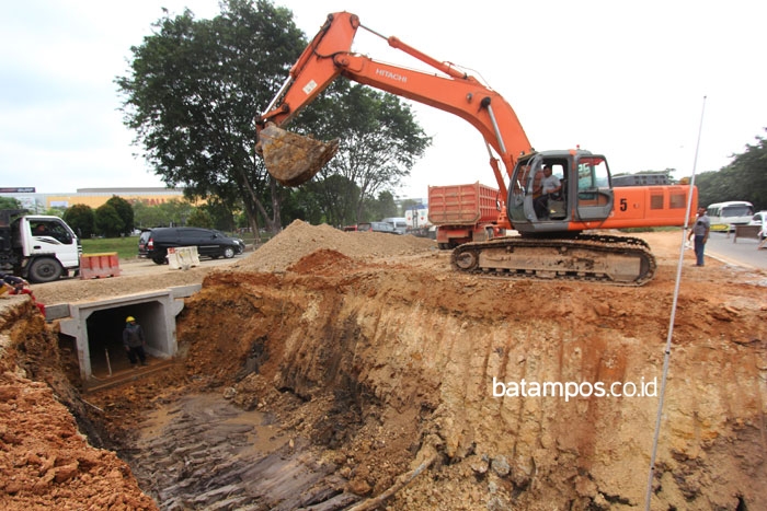 Akhir Bulan Desember, Pembangunan Box Culvert di Simpang Kabil, Rampung ...