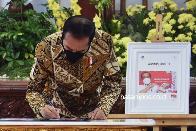 Penampakan Prangko Vaksinasi Covid-19 Bergambar Presiden Jokowi ...