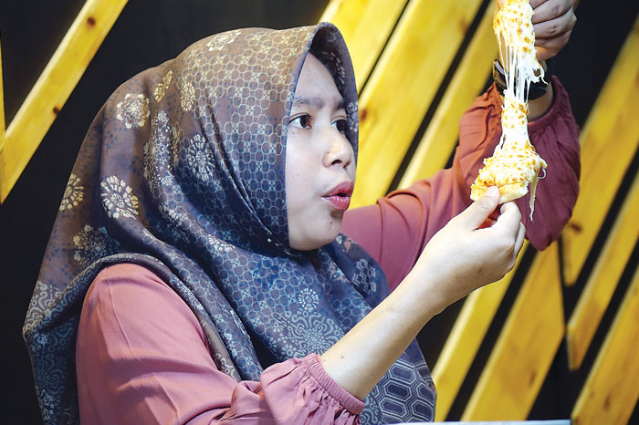 Yusi Fadila, Selebgram dan Food Vlogger Batam – batampos.co.id