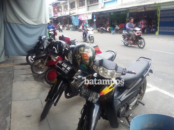 ft parkir kendaraan roda dua - batampos.co.id