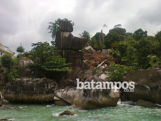 Batu Tumpuk Tiga Ikon Anambas - batampos.co.id