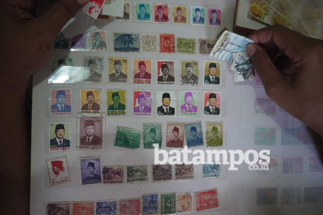 Amartina Koleksi Perangko Sejak 1950 - batampos.co.id
