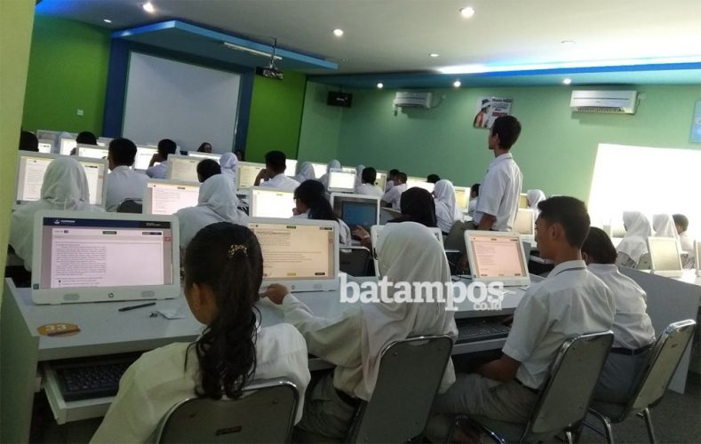 Mengintip Pelaksanaan UNBK di SMA 1 Batam | batampos.co.id