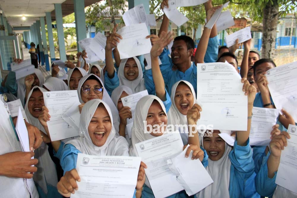 SMAN 02 Kundur Lulus 100 Persen - batampos.co.id