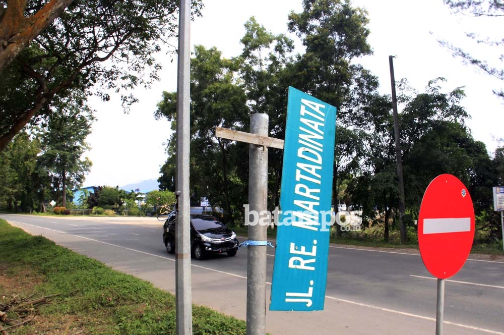Petunjuk Jalan Patah_Dalil Harahap - batampos.co.id