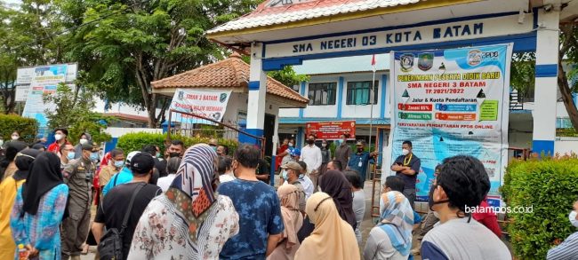 Penjelasan Panitia PPDB SMA Negeri 3 Batam Saat Didatangi Puluhan Wali ...